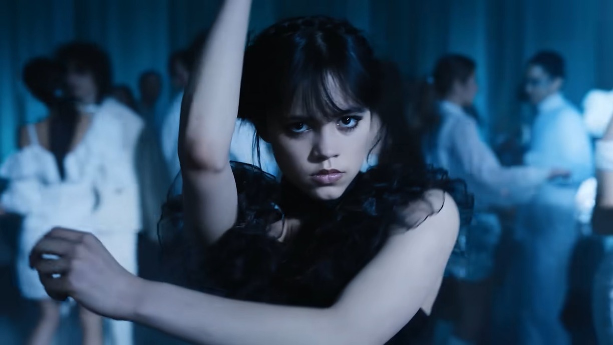 ATRIZ DE WEDNESDAY DA NETFLIX GRAVOU A SÉRIE COM COVID